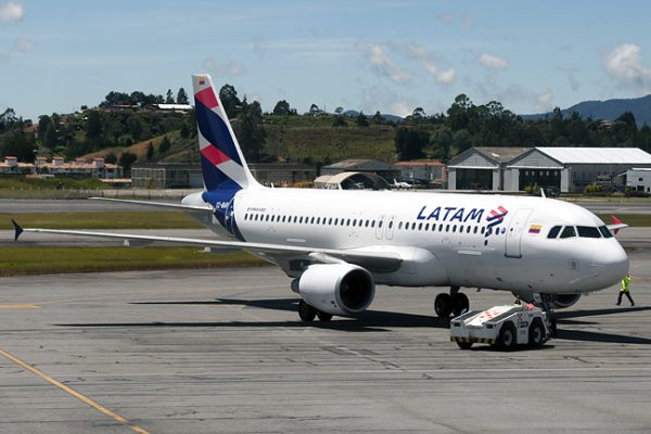 Aerolínea LAN Airlines Colombia - Antes AIRES Colombia