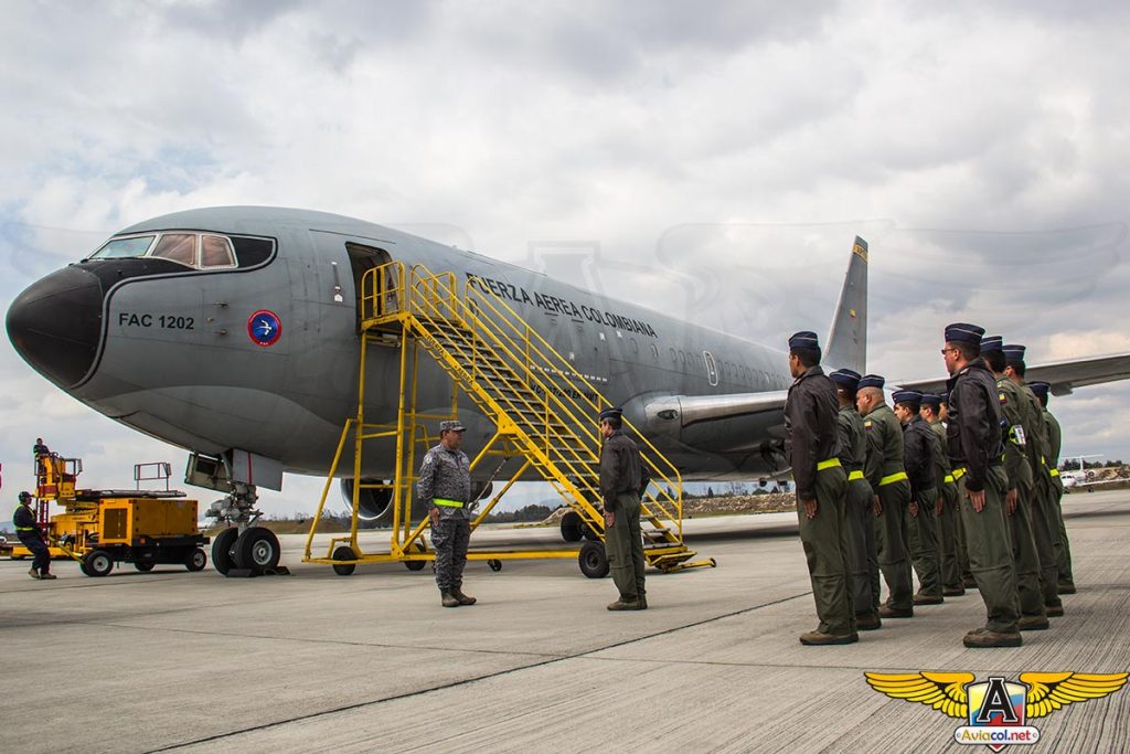 Boeing KC-767 “Júpiter” de la FAC, vuelve después de mantenimiento ...