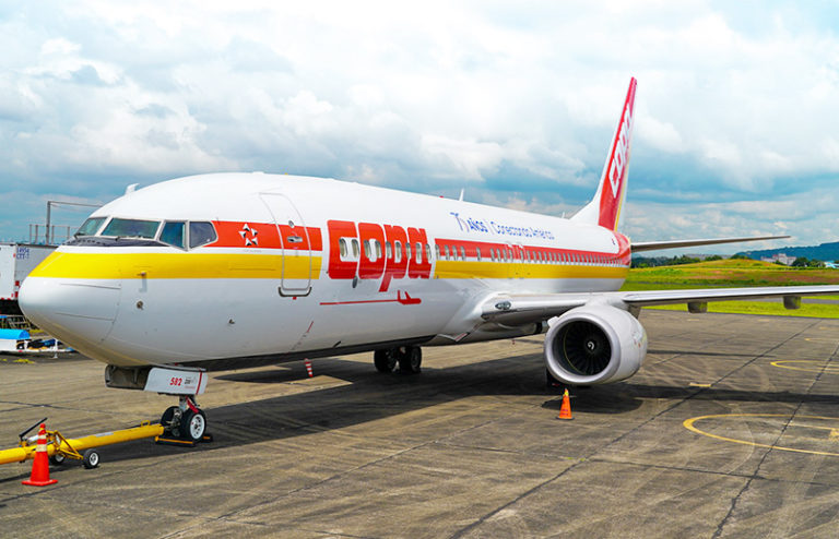 Copa celebra 75 años y presenta avión "retro" | volavi